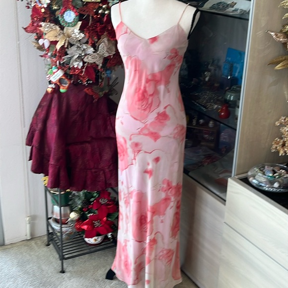 Morrell Maxie | Dresses | Elegant And Sexy Eye Catching Watercolor Rose ...